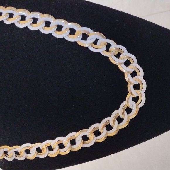 Jewelry | Beautiful Intertwined Gold And White Linked Chain Necklace ...